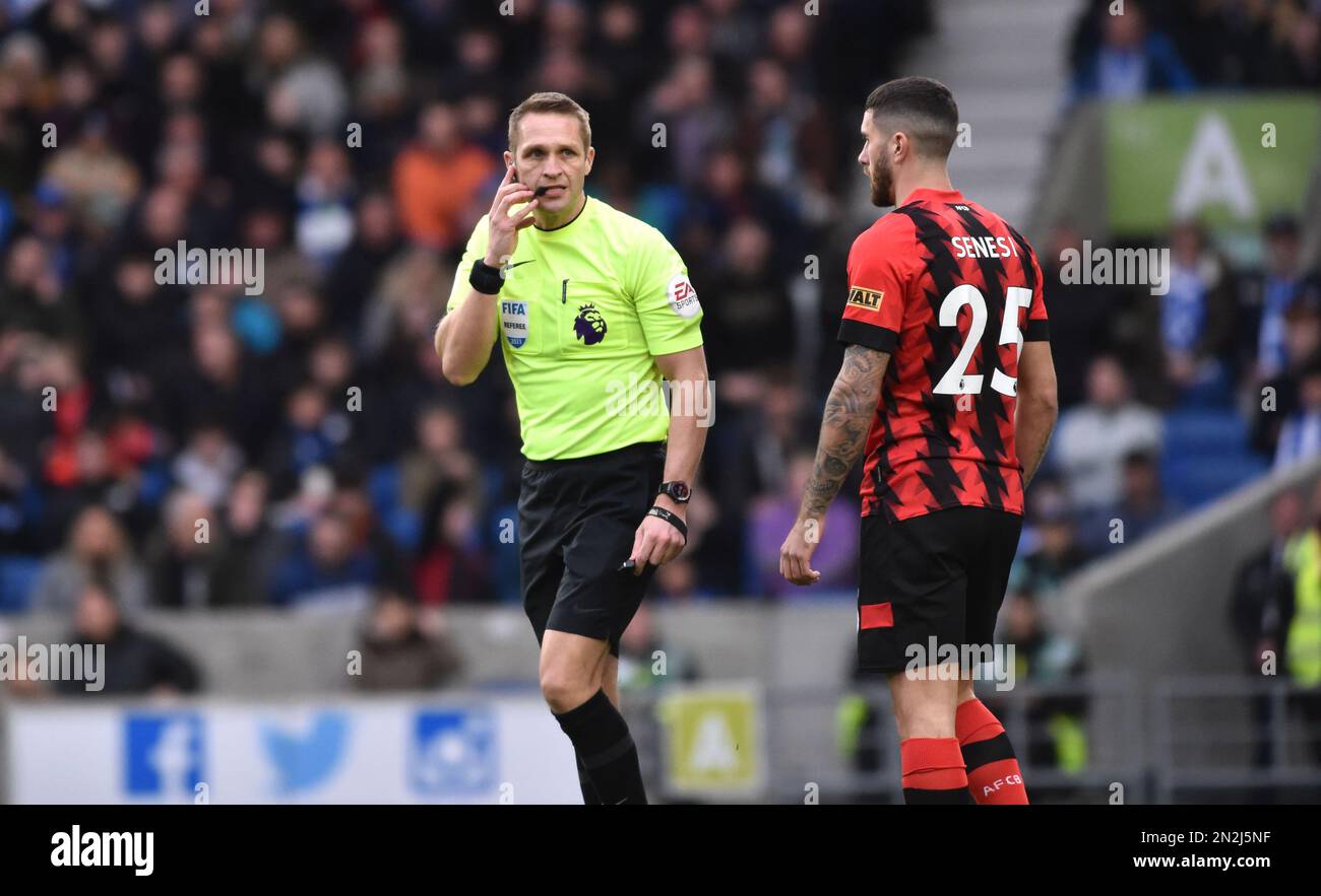 English football league officials hi-res stock photography and images ...