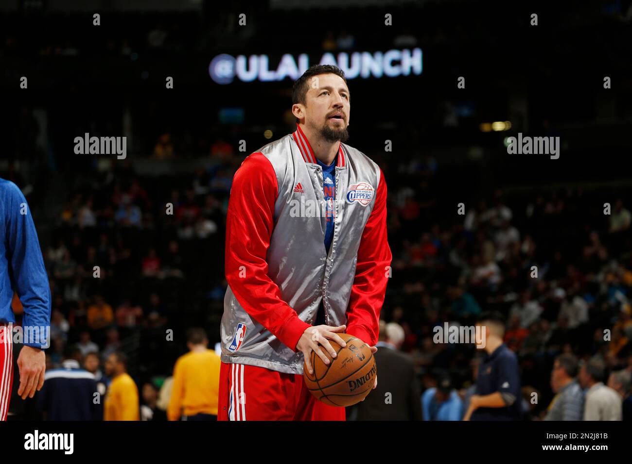 Los Angeles Clippers forward Hedo Turkoglu (15), of Turkey, warms up ...