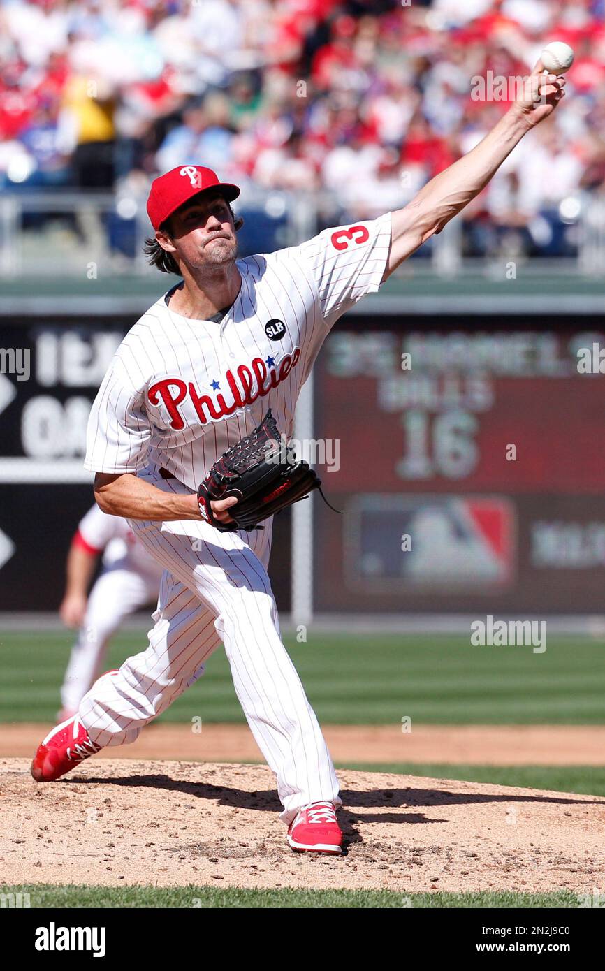 Philadelphia Phillies starting pitcher Cole Hamels pitches during the ...