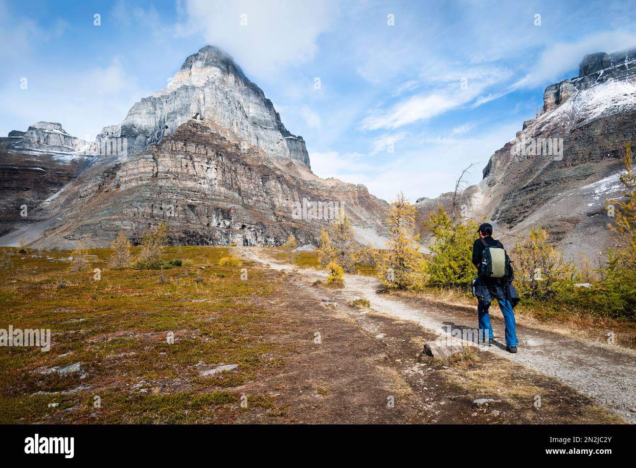 People walking in banff national park hi-res stock photography and ...