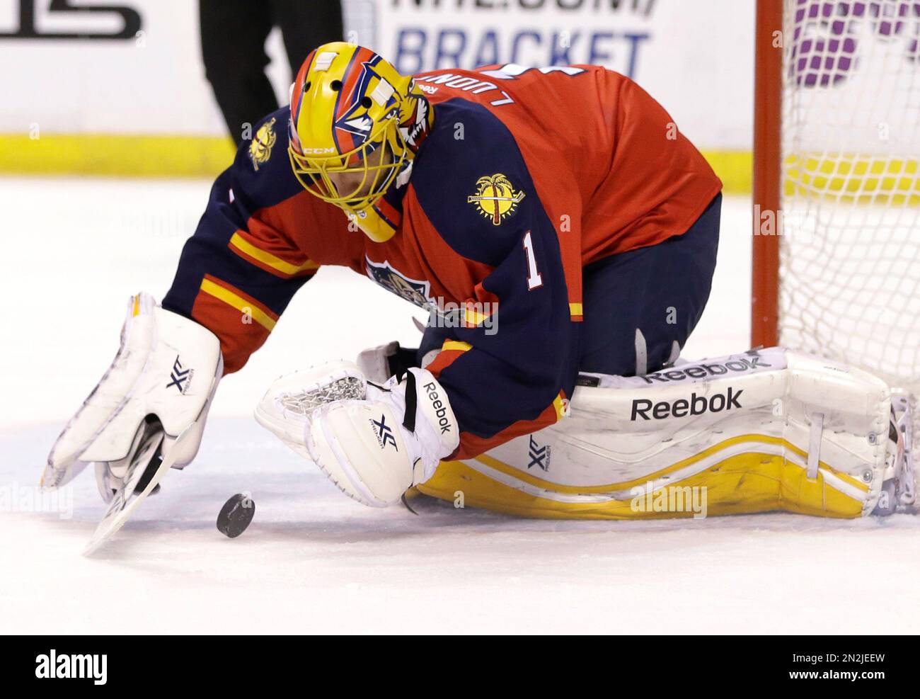 Florida Panthers goalie Roberto Luongo makes a save during the first ...