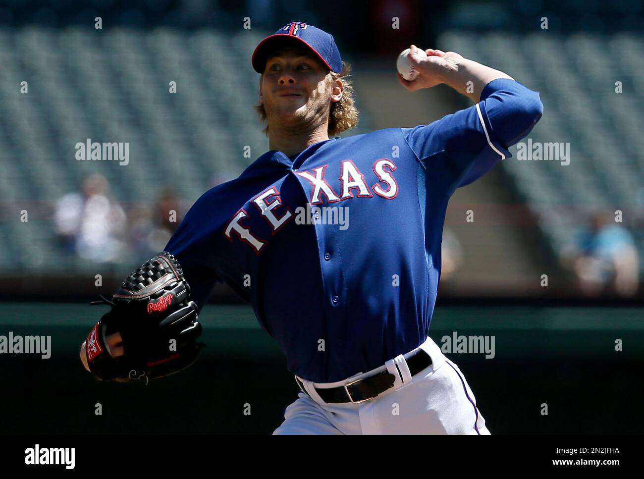 Texas Rangers pitcher Ross Detwiler delivers to the New York Mets in ...