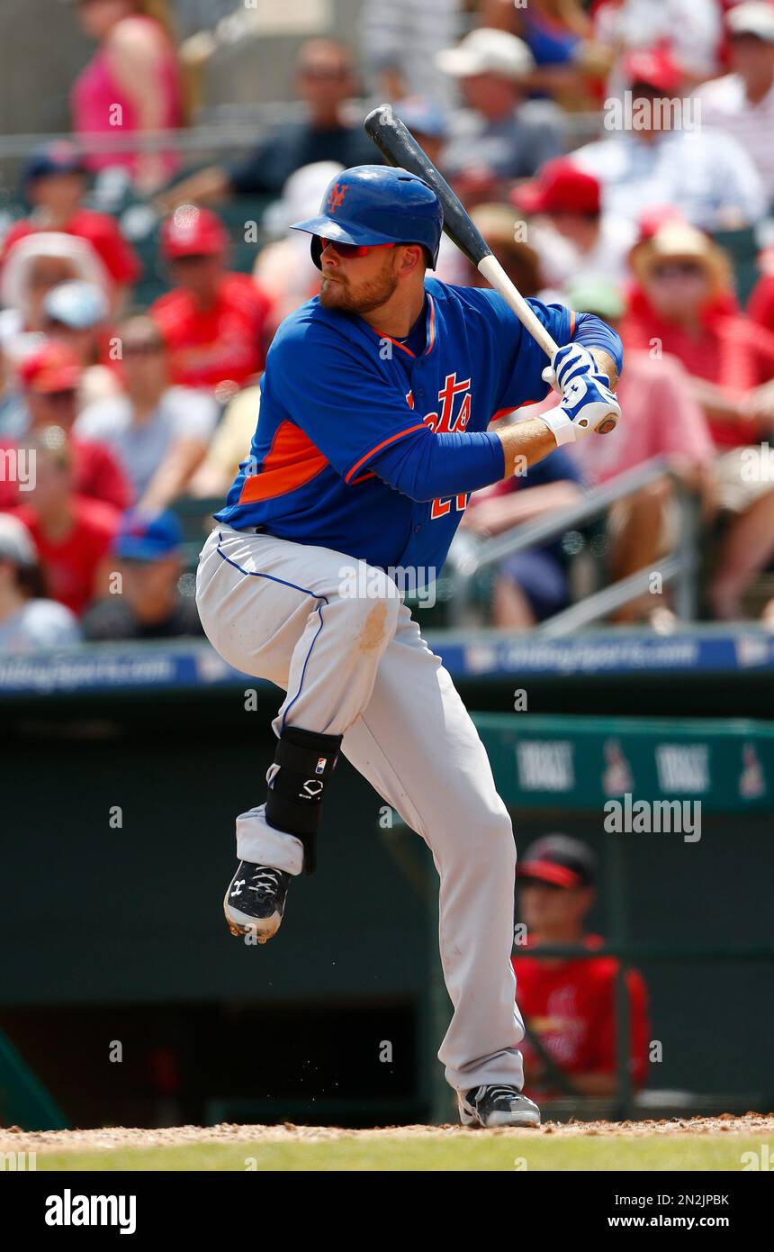 New York Mets first baseman Lucas Duda (21) bats against the St. Louis ...