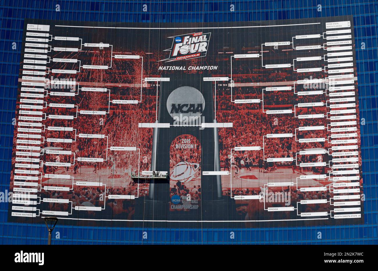 Workers complete the Final Four match ups on a 2015 NCAA Division I Men ...