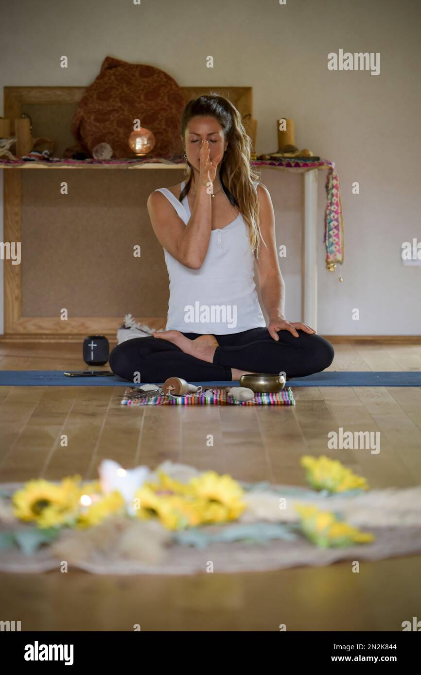 yoga coach during a group session at a retreat Stock Photo - Alamy
