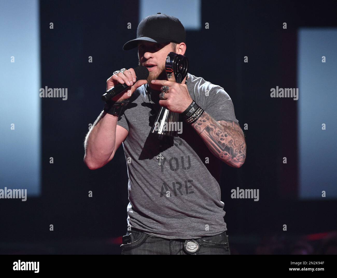 Brantley Gilbert accepts the renegade award at the iHeartRadio Music ...