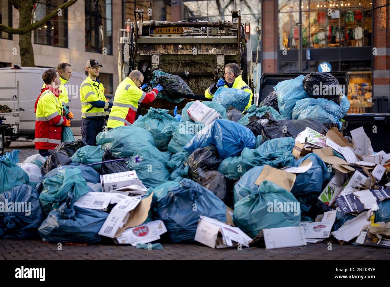 Garbage mannen hi-res stock photography and images - Alamy