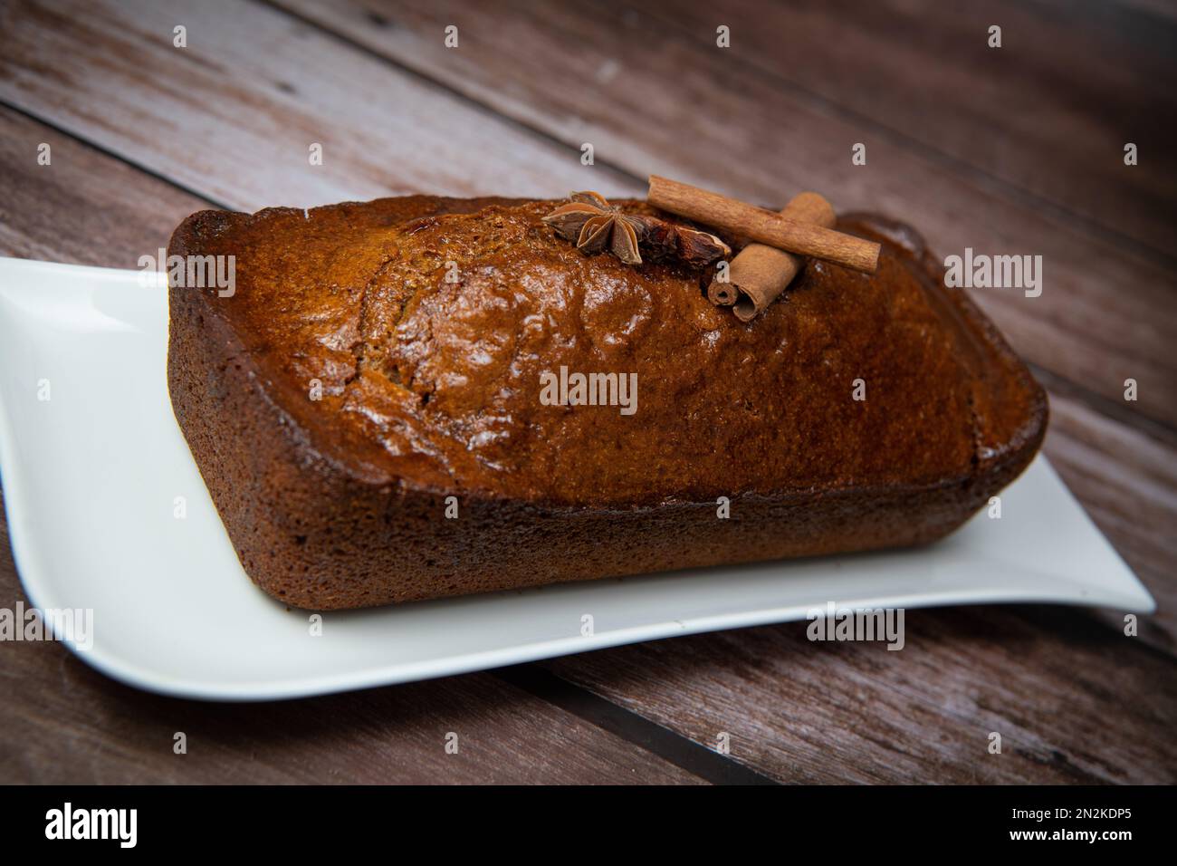 Traditional spice gingerbread cake with honey, ginger, cinnamon, nutmeg ...
