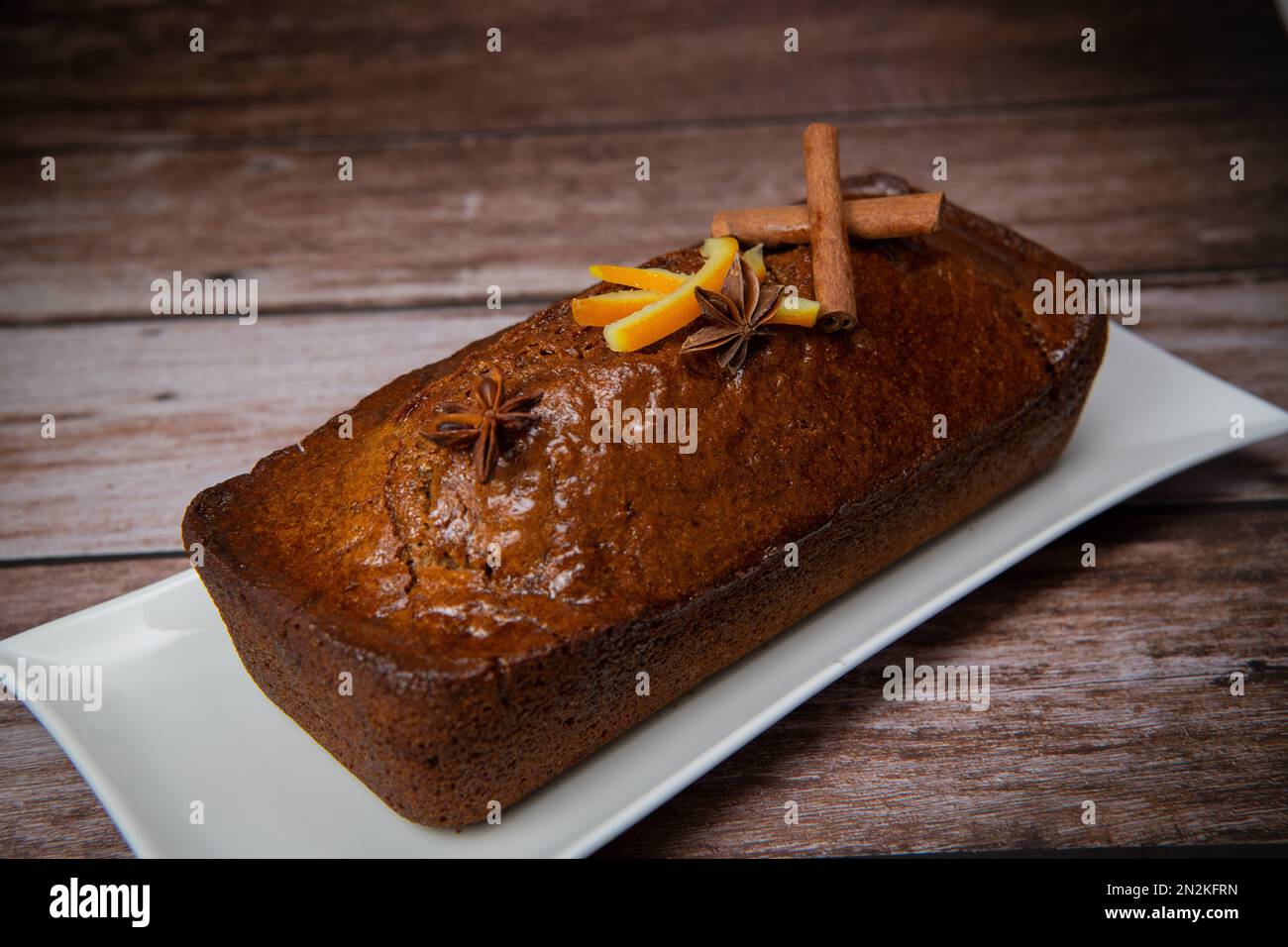 Traditional spice gingerbread cake with honey, ginger, cinnamon, nutmeg ...