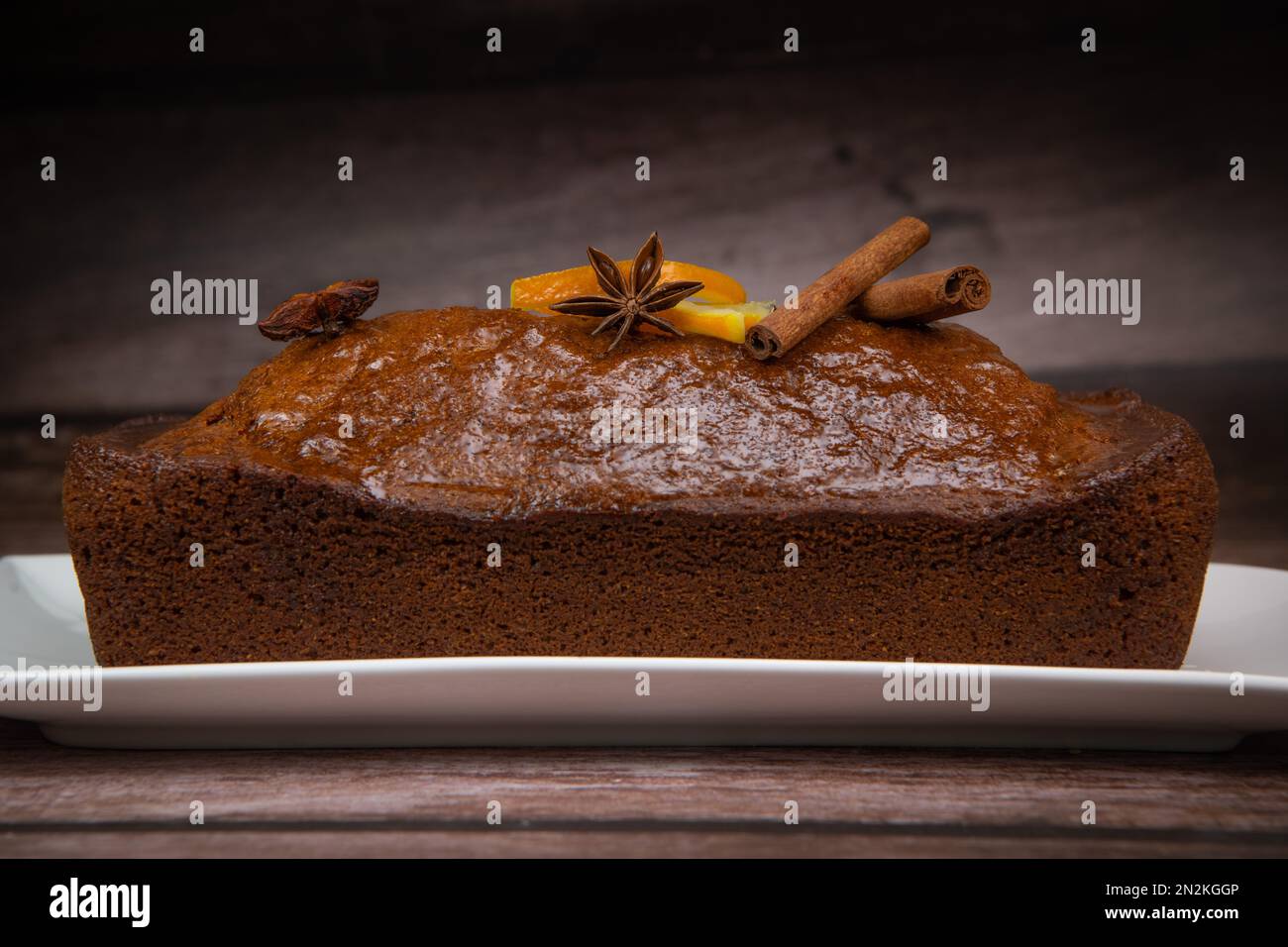 Traditional spice gingerbread cake with honey, ginger, cinnamon, nutmeg ...