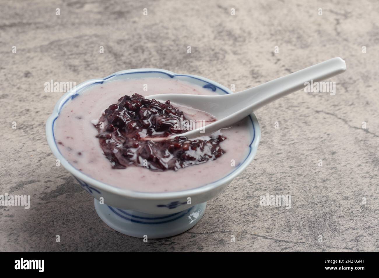 Black sticky rice in coconut milk Stock Photo - Alamy