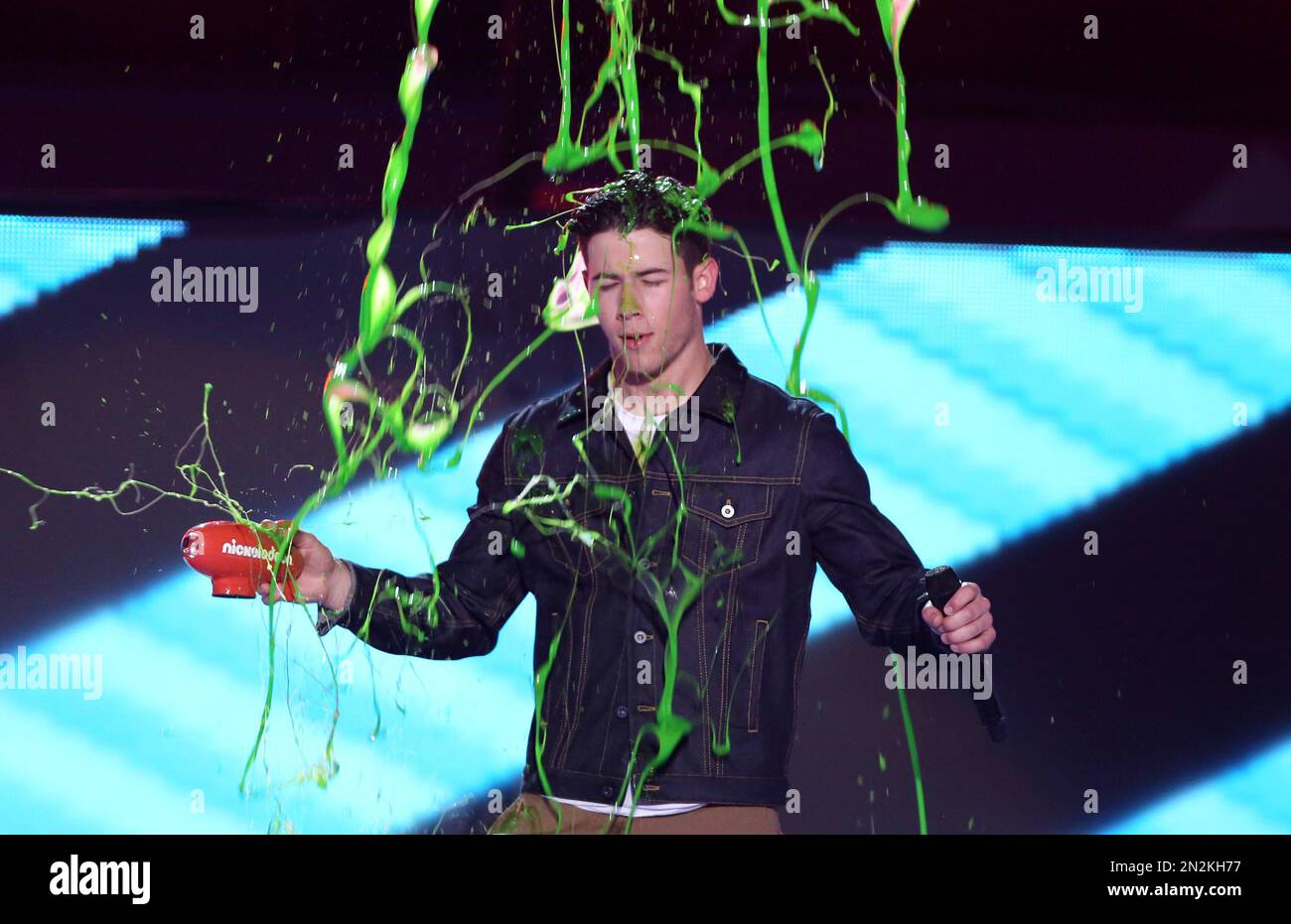 Nick Jonas gets slimed after he accepts the award for favorite male ...