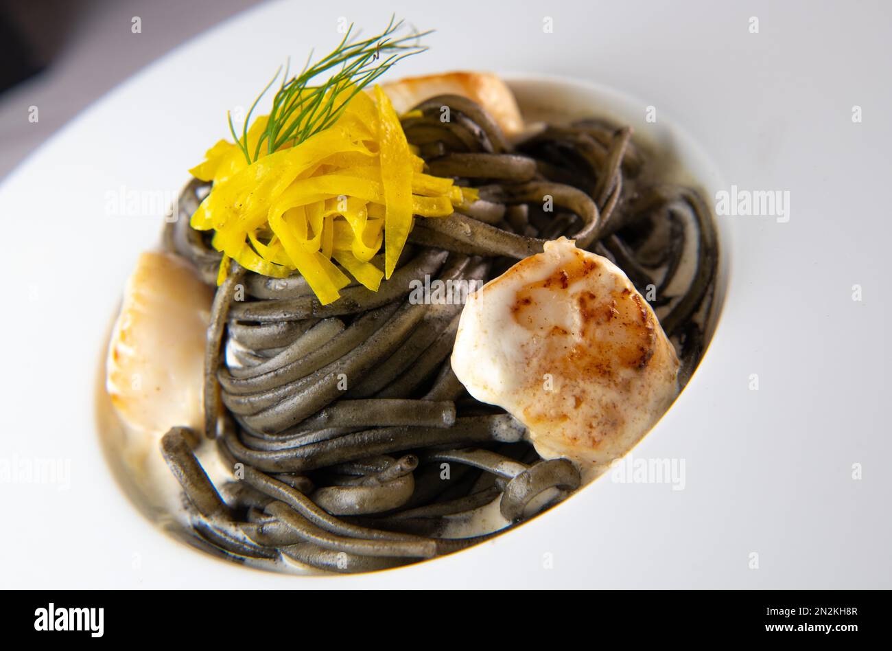 Recipe for Linguine Pasta with squid ink and scallops, yellow chioggia ...