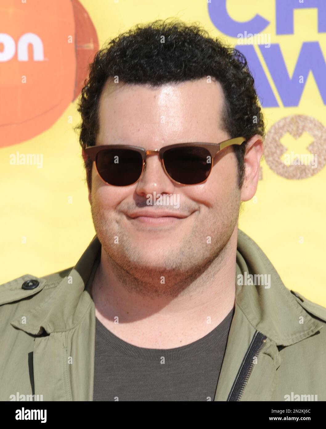 Josh Gad arrives at Nickelodeon's 28th annual Kids' Choice Awards at ...