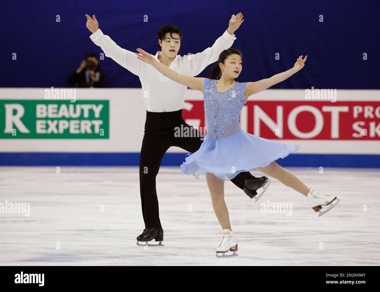 Maia Shibutani and Alex Shibutani of the United States perform during ...