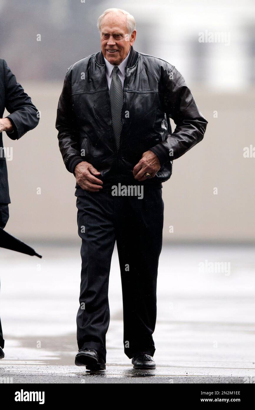 Former Philadelphia Eagles' Pete Retzlaff arrives for a viewing for ...