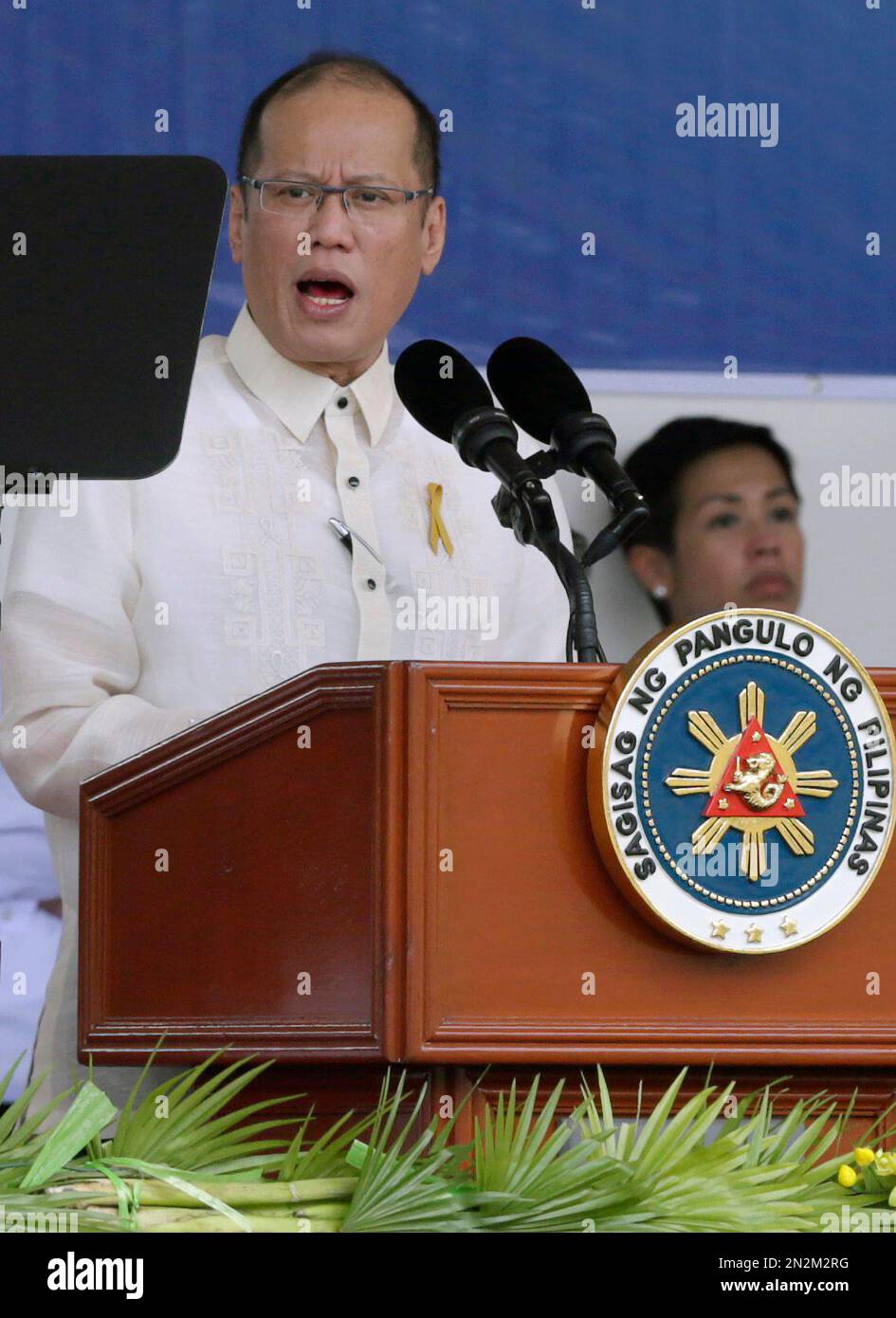 Philippine President Benigno Aquino III addresses cadets of the ...