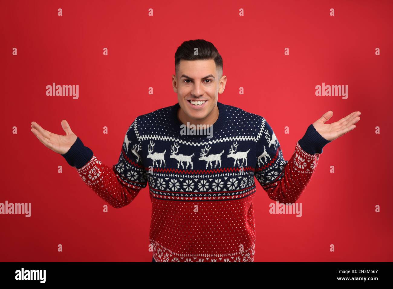 Man in red jumper hi-res stock photography and images - Alamy