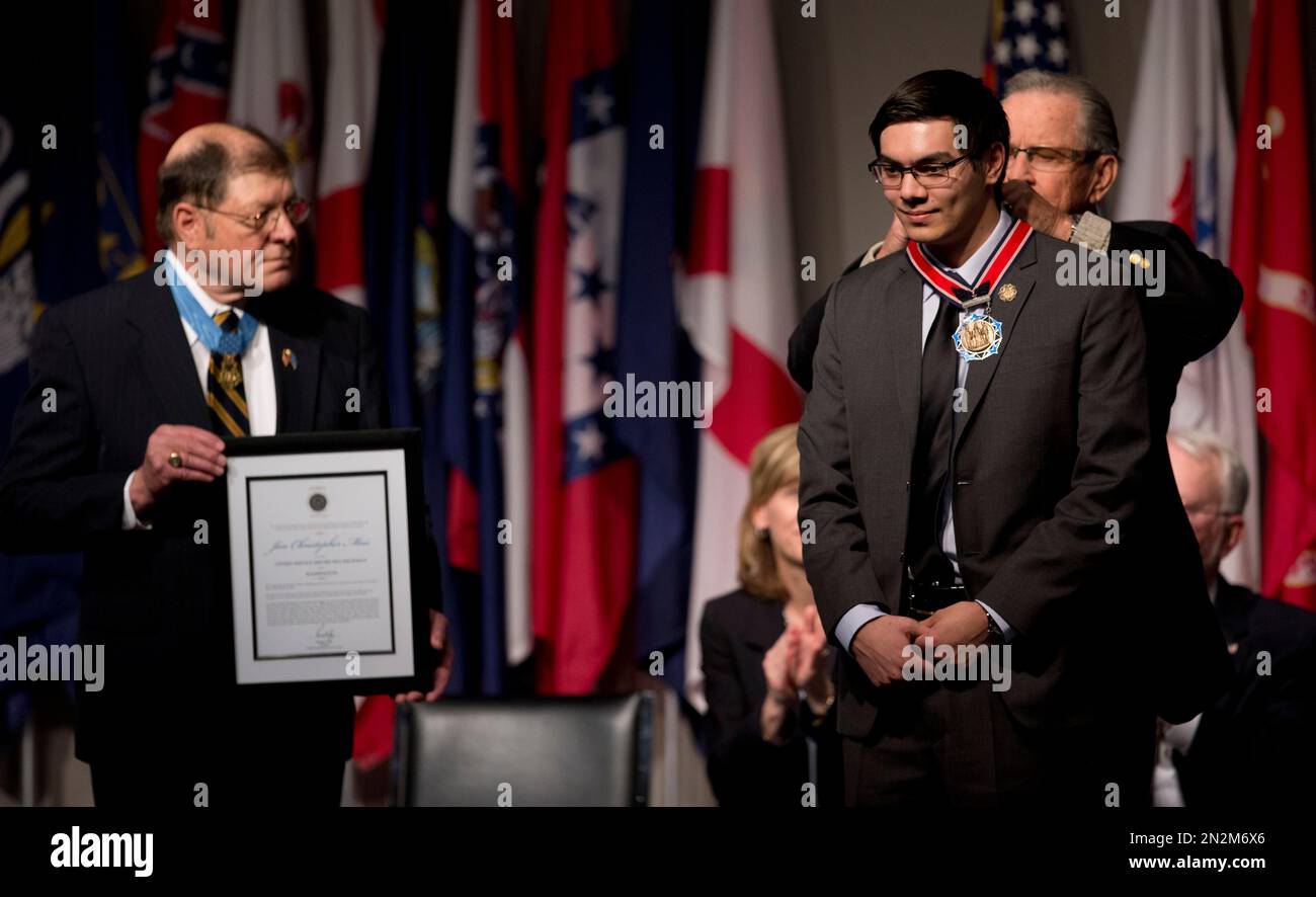 Jon Meis of Renton, Wash., center, is presented by Medal of Honor ...