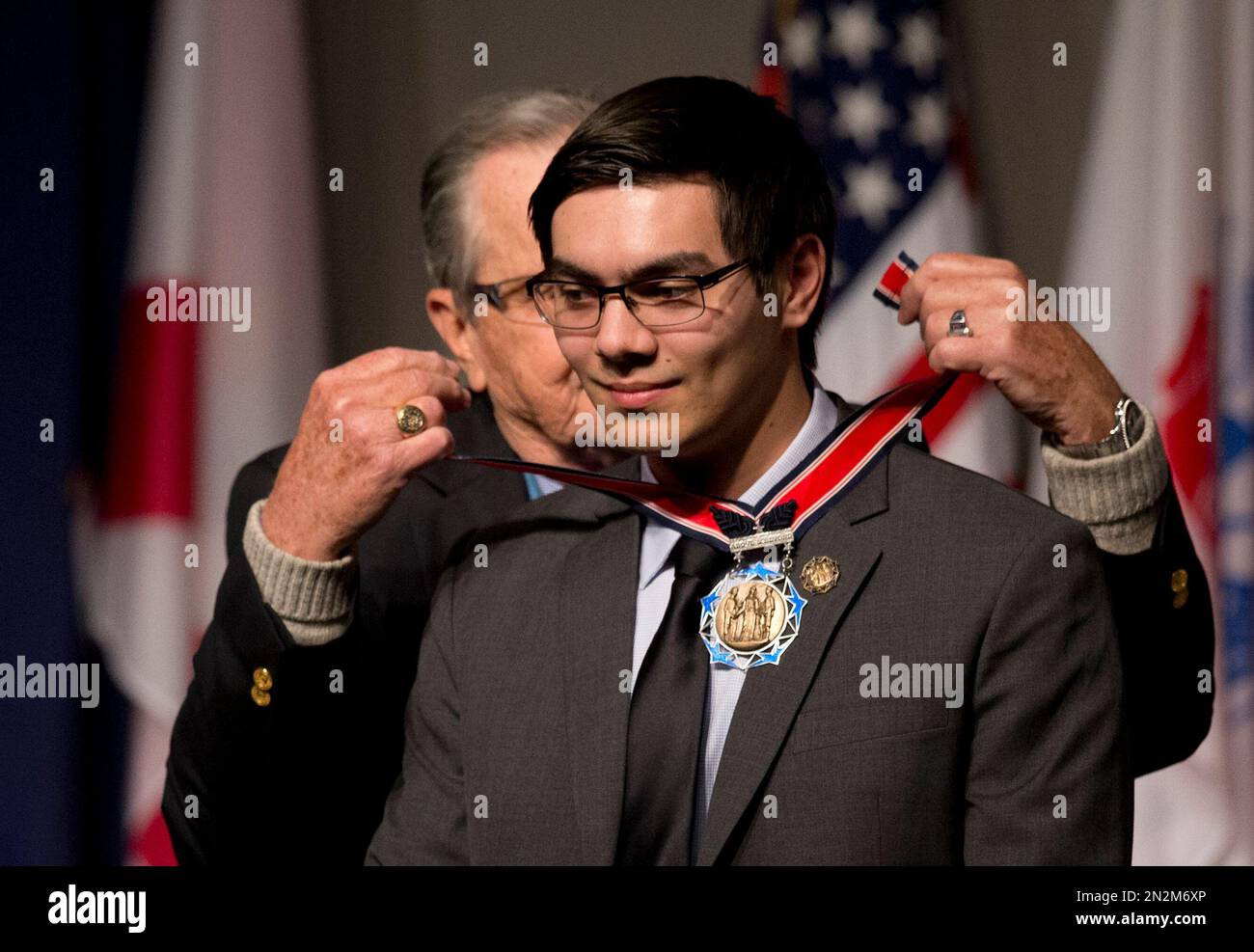 Jon Meis of Renton, Wash., right, is presented by Medal of Honor ...