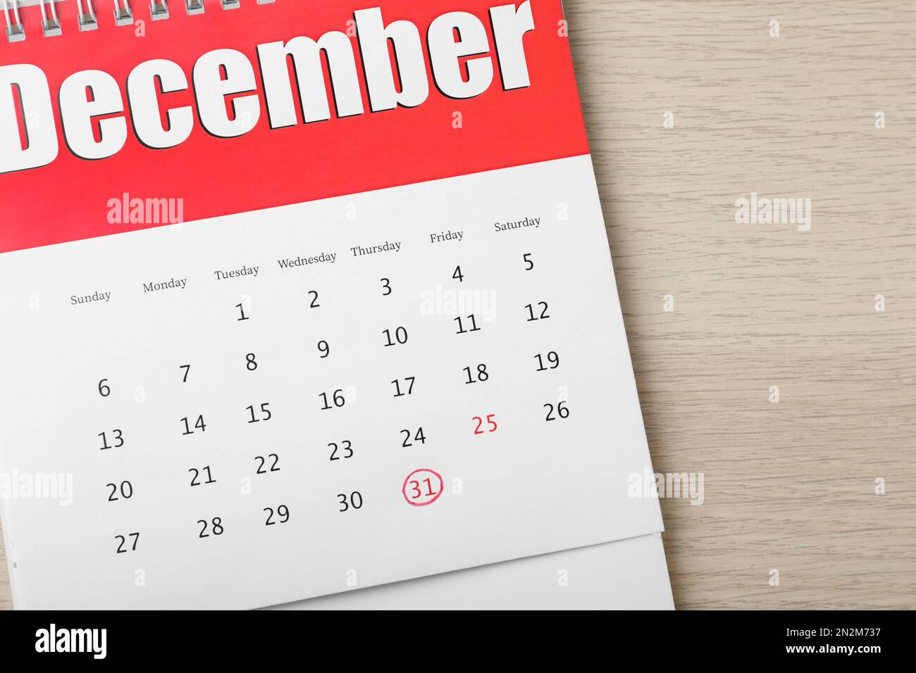 Calendar with marked date on table, top view. New Year countdown Stock ...