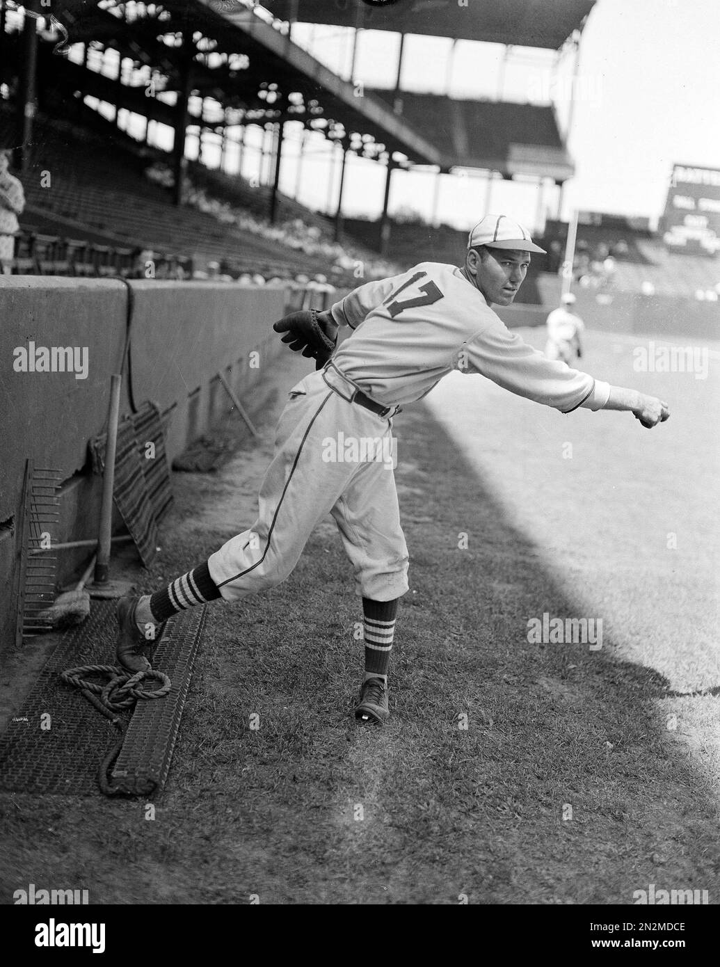 St. Louis Cardinals' pitcher Dizzy Dean warms up for a game with the ...