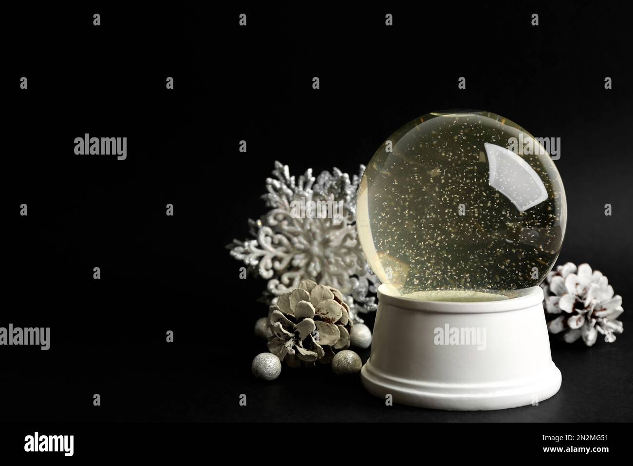 Empty snow globe hi-res stock photography and images - Alamy