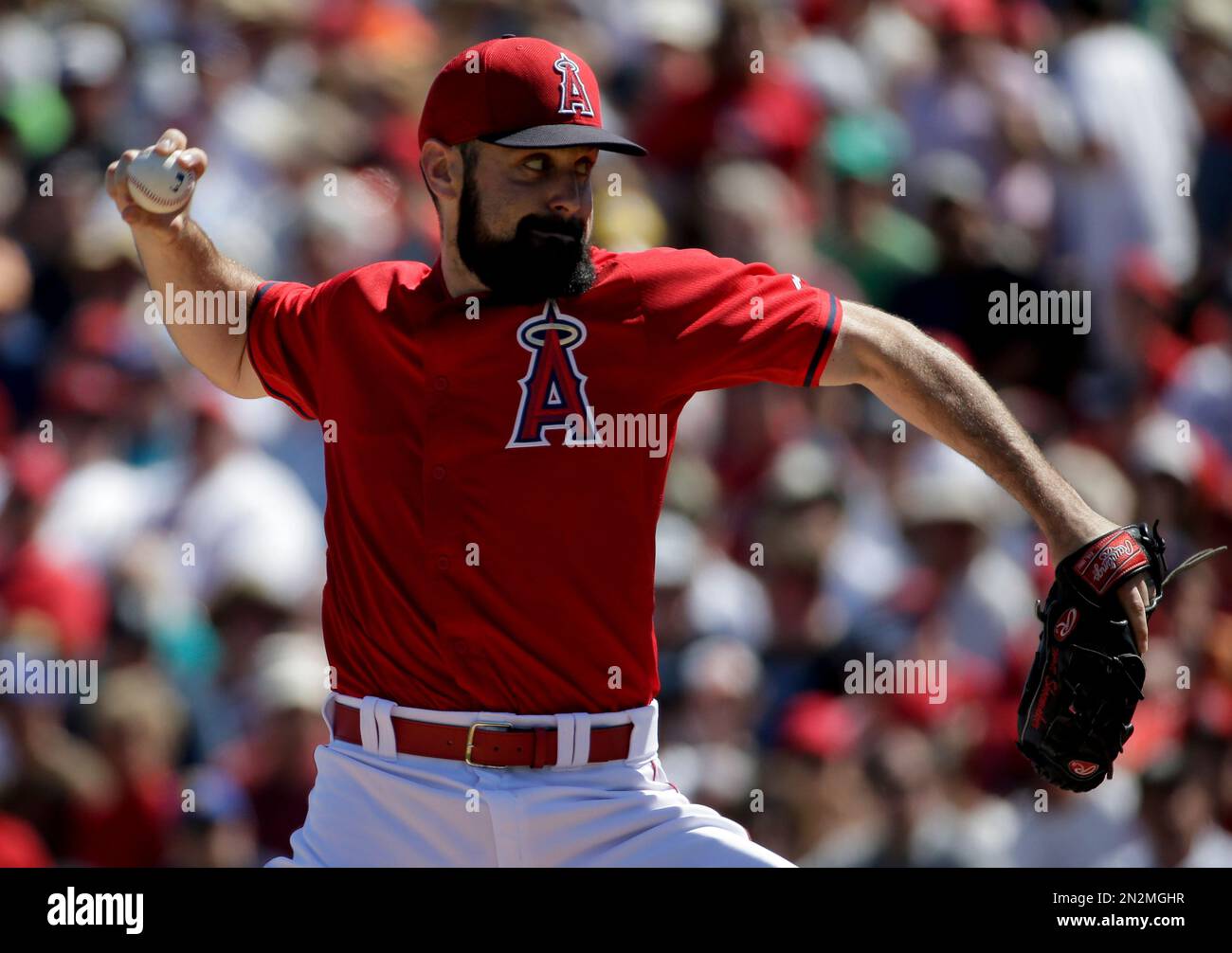 Los Angeles Angels starting pitcher Matt Shoemaker throws during the ...