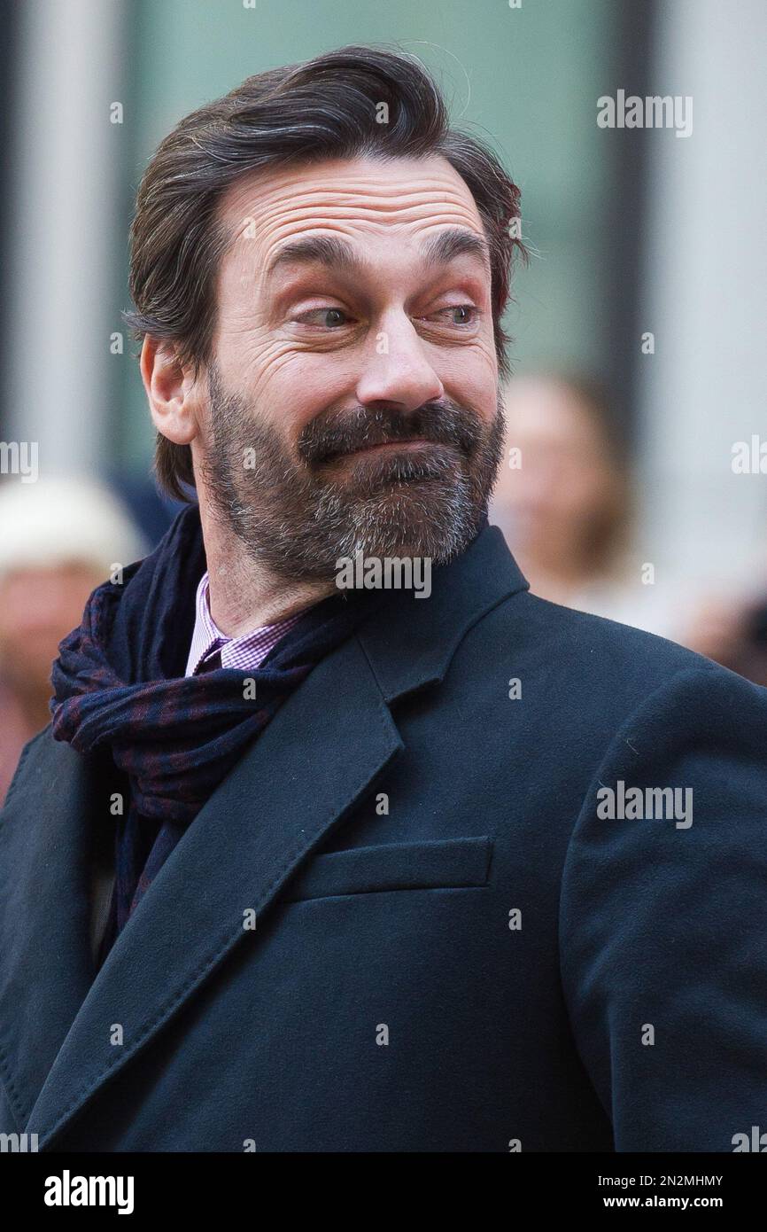 Jon Hamm helps unveil a "Mad Men" bench in front of the Time & Life ...