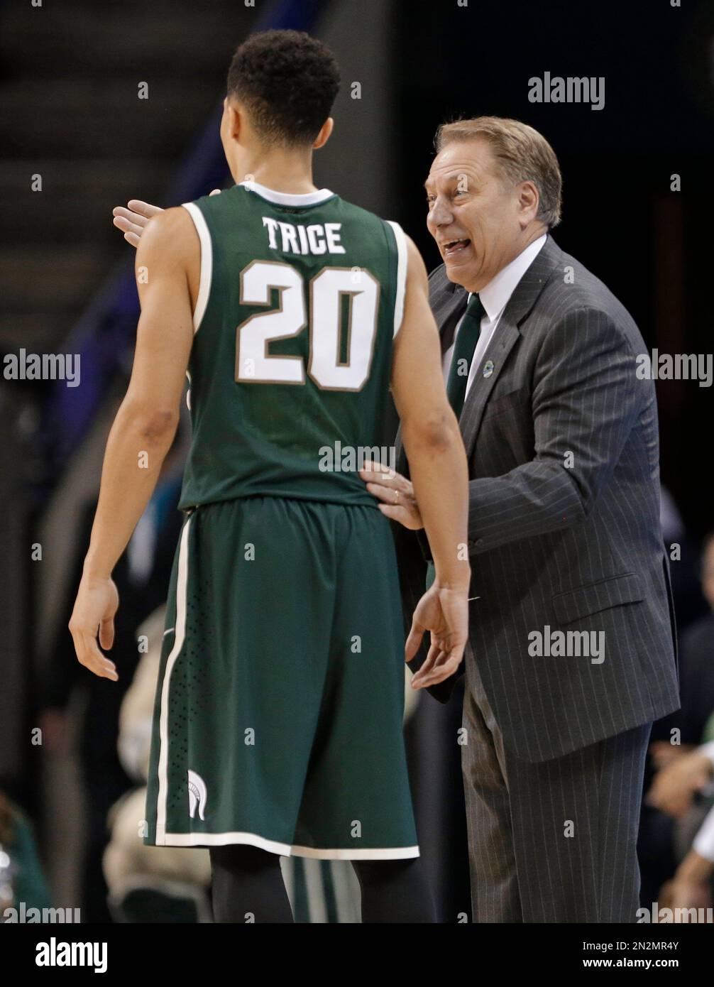 Michigan State head coach Tom Izzo, right, talks with Travis Trice ...
