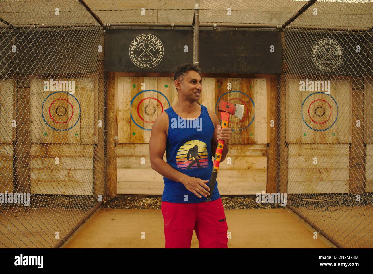 Axe throwing man Stock Photo - Alamy