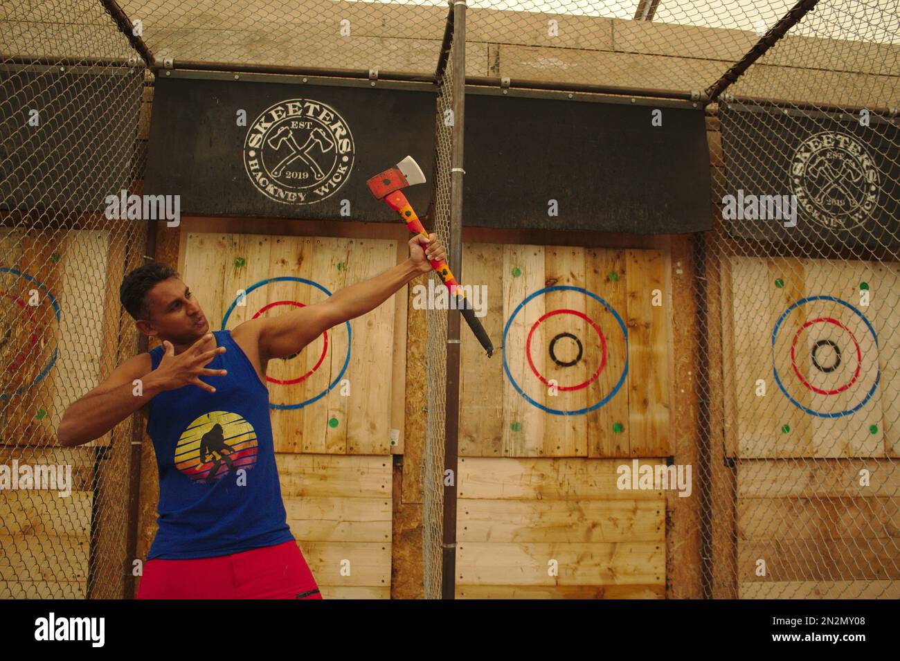 Axe throwing man Stock Photo - Alamy