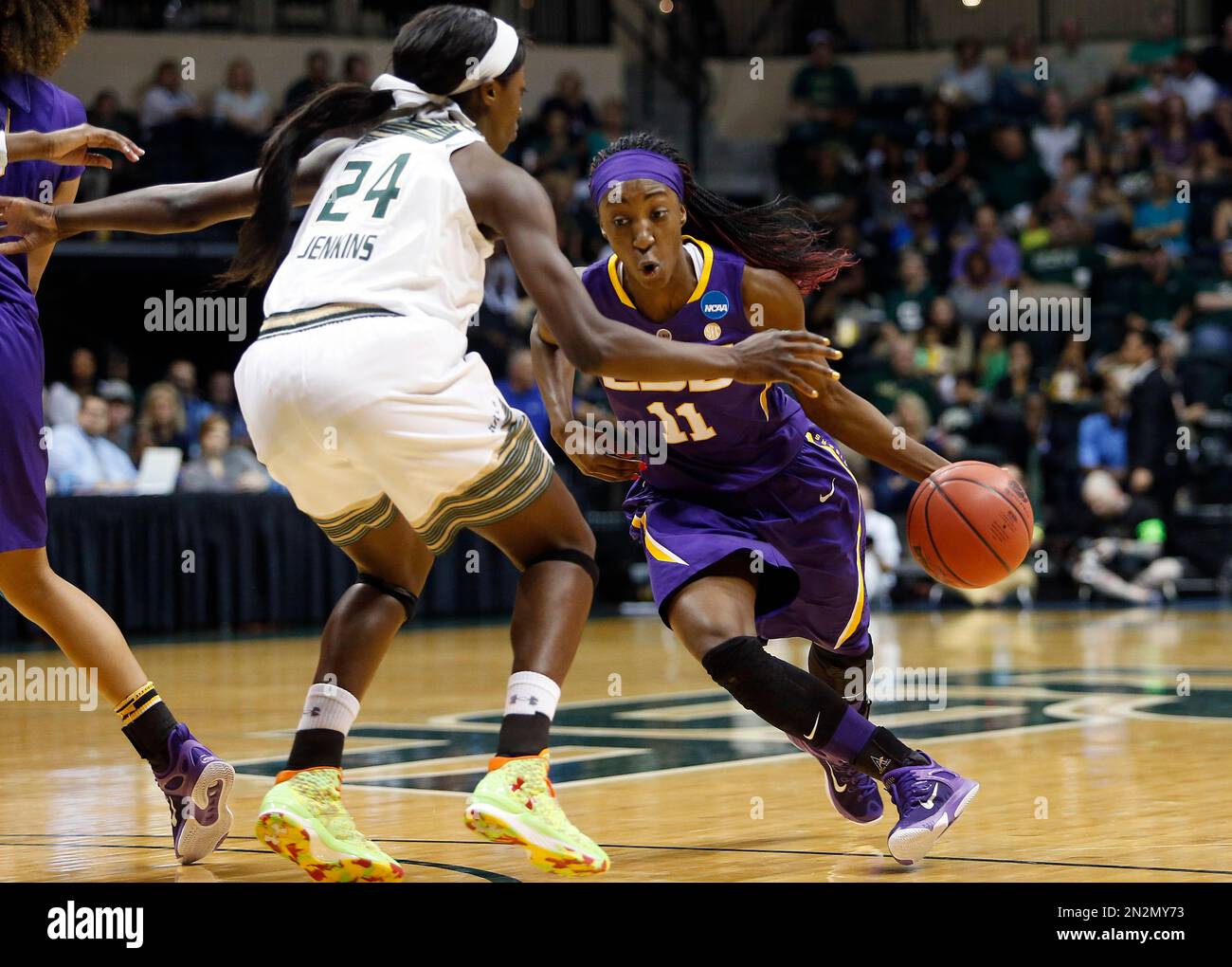 LSU Tigers guard Raigyne Moncrief (11) dribbles around South Florida ...