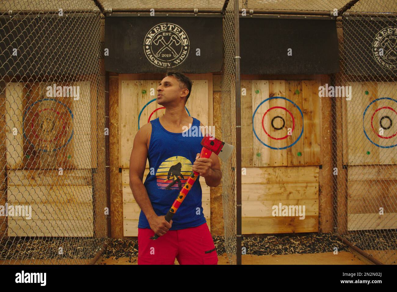 Axe throwing man Stock Photo - Alamy