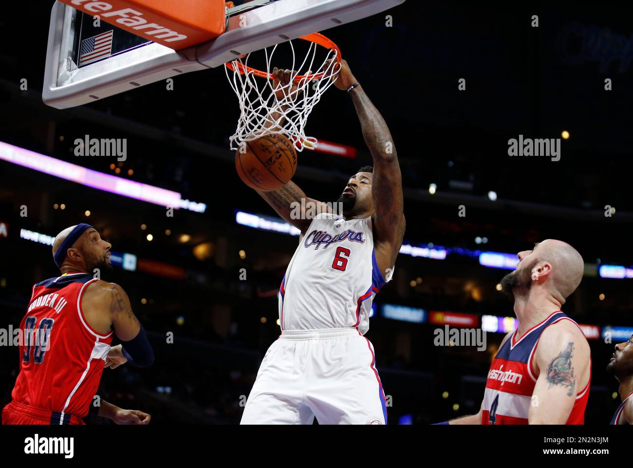 Los Angeles Clippers' DeAndre Jordan, center, dunks between Washington ...