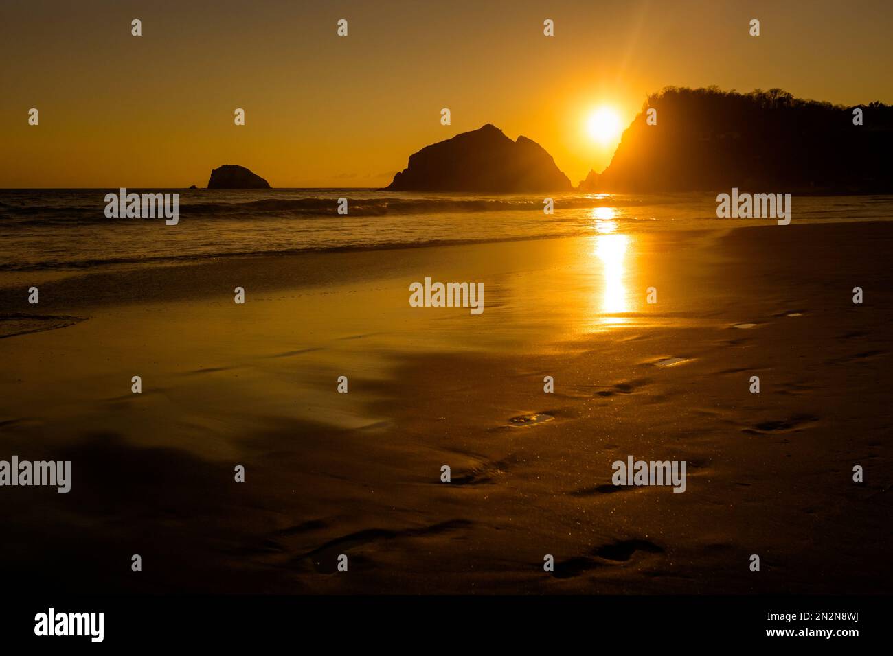 Beautiful sunset behind rocks on Zipolite beach in Mexico. Landscape ...