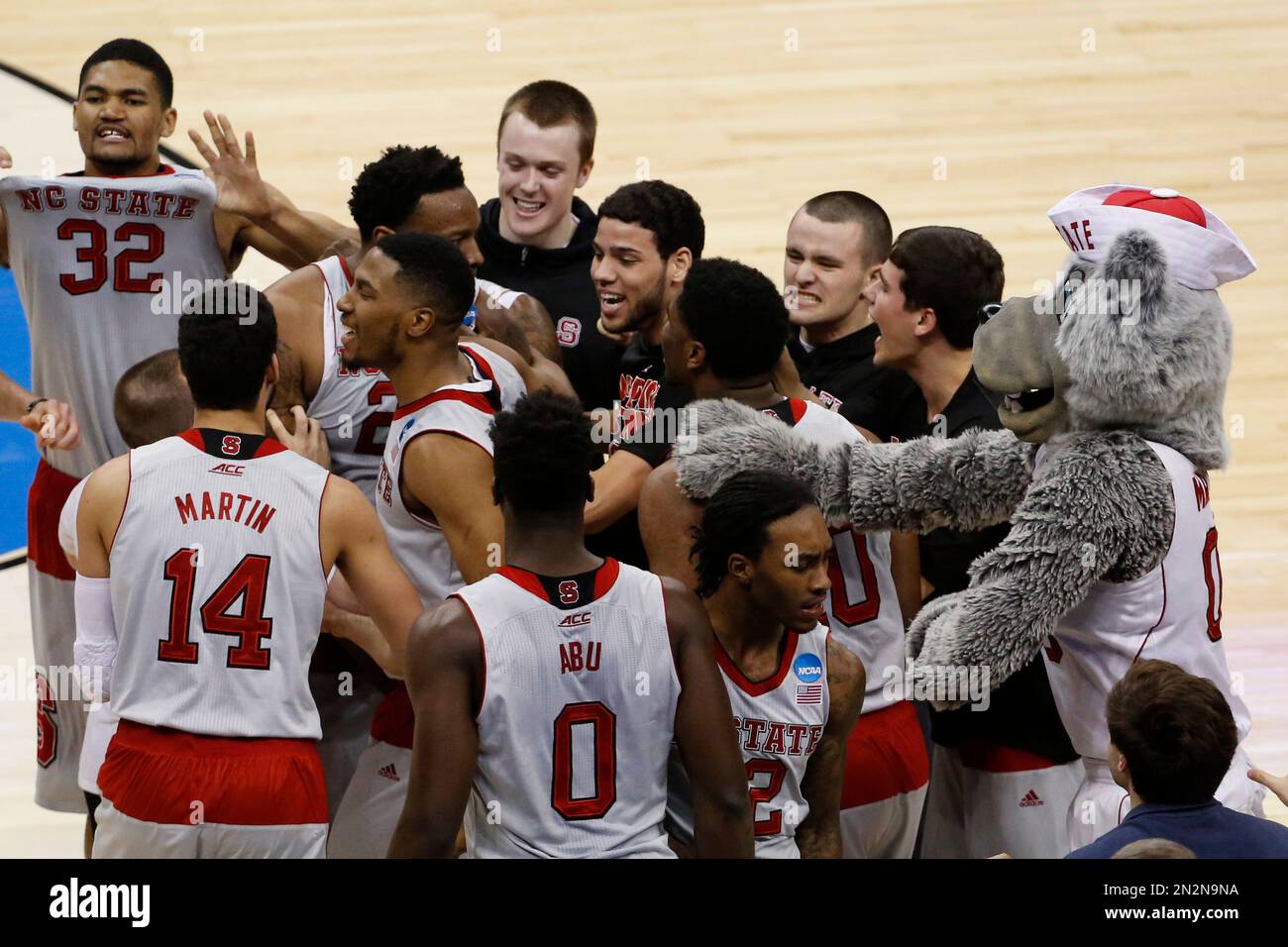 The North Carolina State basketball team celebrates after defeating LSU ...