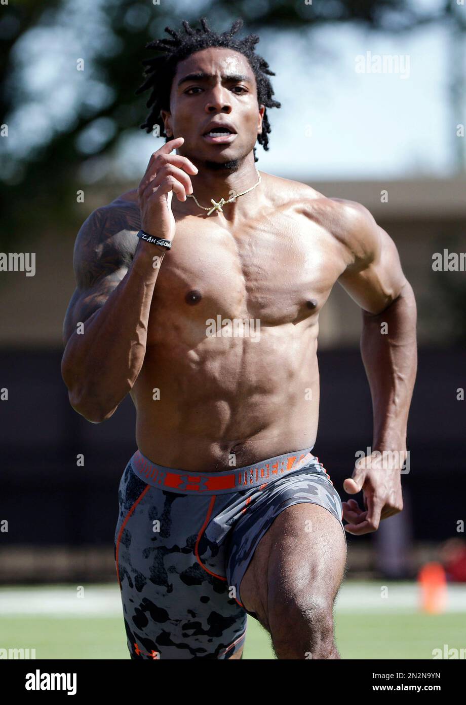 Cornerback Alex Carter sprints in the the 40-yard dash during Stanford ...