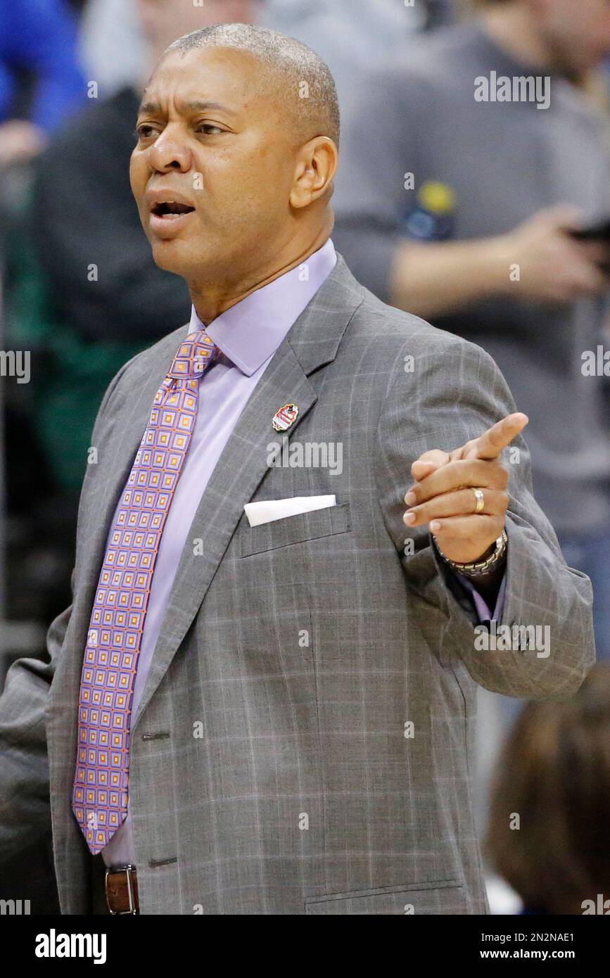 LSU head coach Johnny Jones works the sideline during the first half of ...
