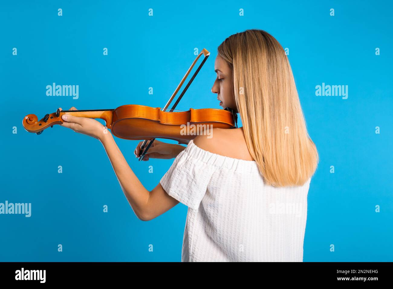 Woman back violin hi-res stock photography and images - Alamy