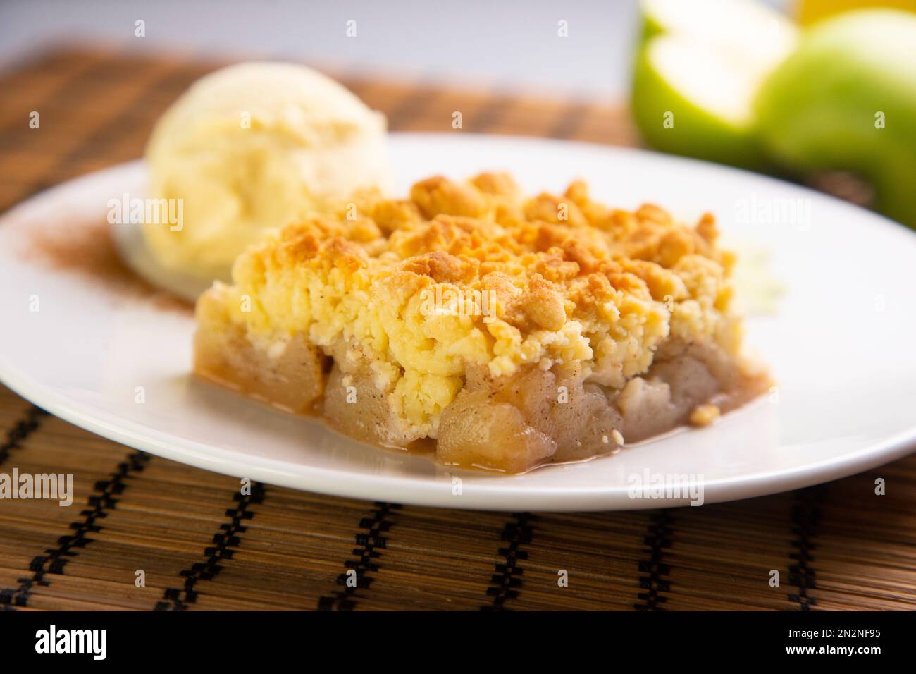 Round crumb pastry streusel hi-res stock photography and images - Alamy