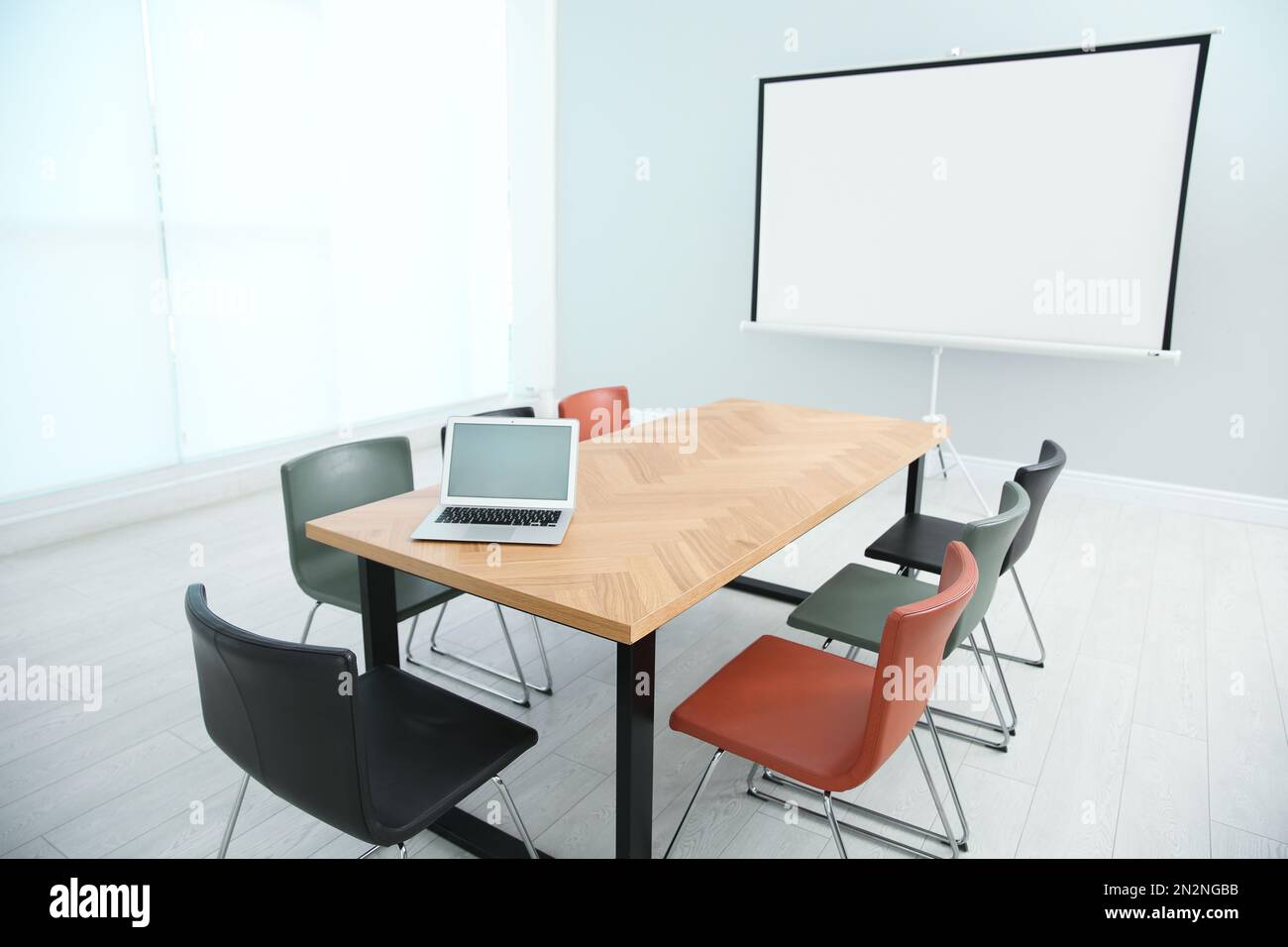 Interior conference room projection screen hi-res stock photography and ...