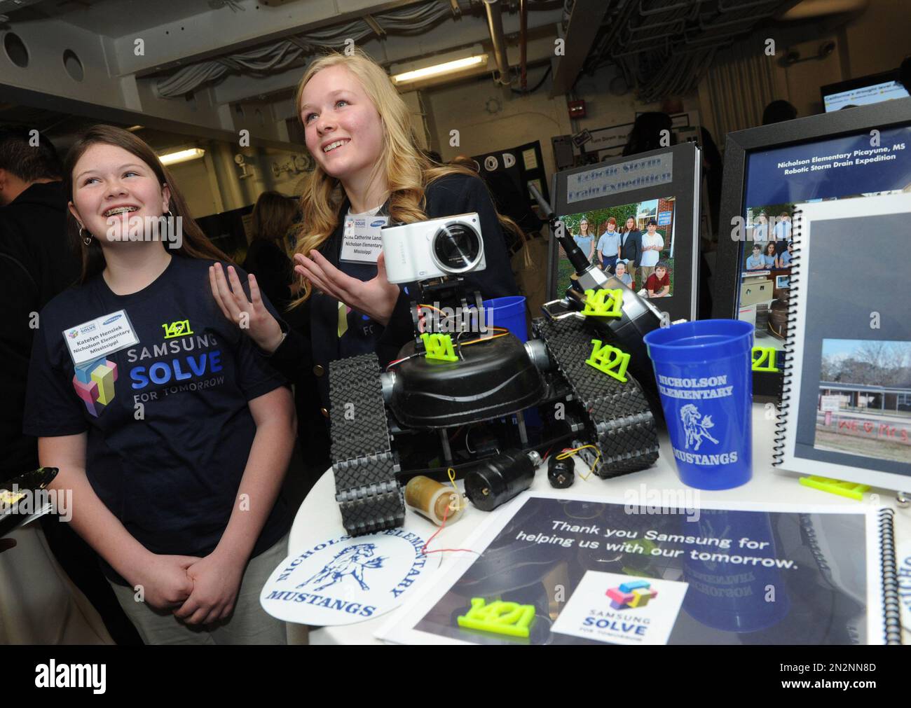 IMAGE DISTRIBUTED FOR SAMSUNG - Students Katelyn Hensiek, left, and ...