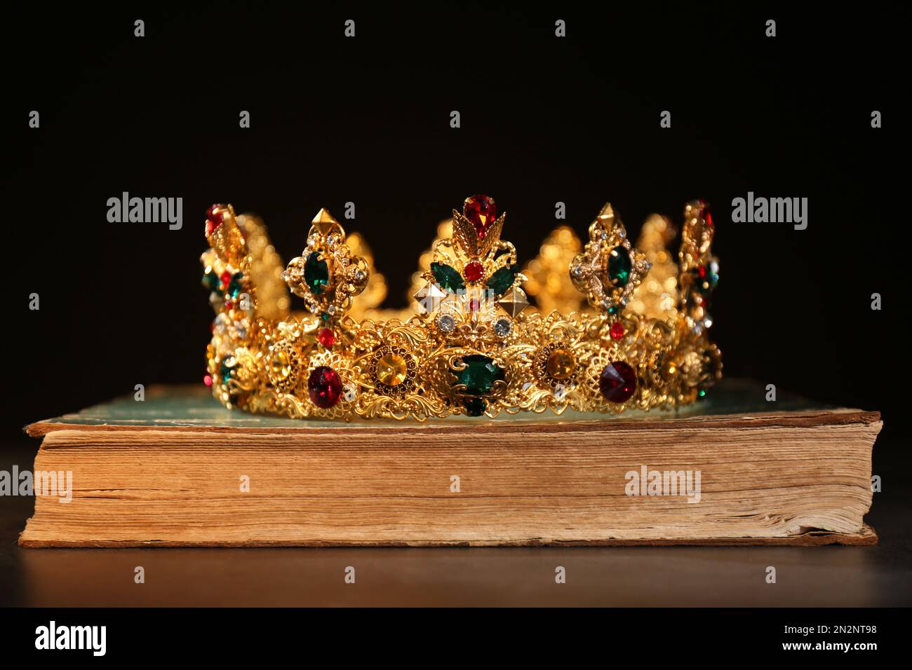 Golden crown against background hi-res stock photography and images - Alamy