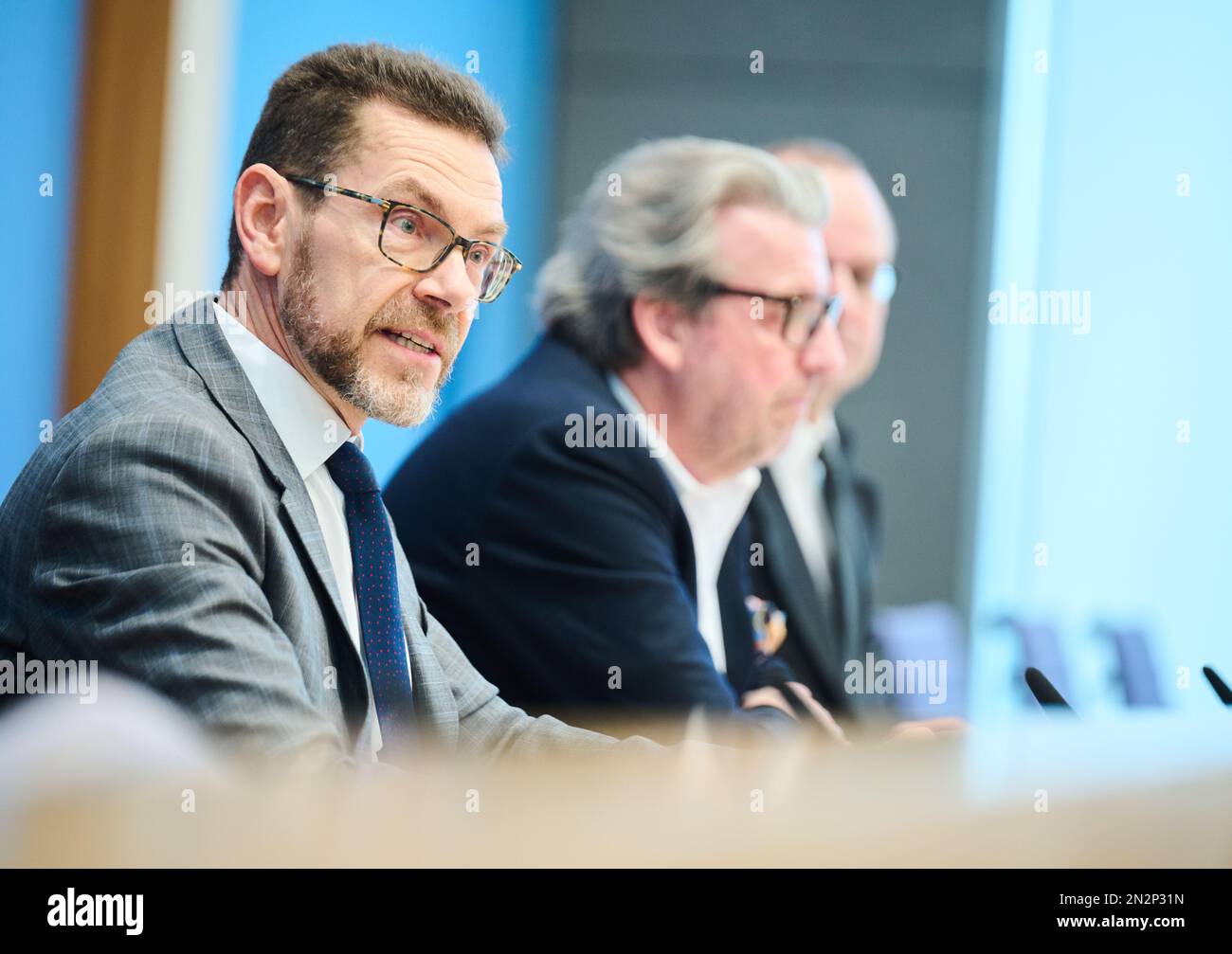 Berlin, Germany. 13th Jan, 2020. Sascha Stowasser (l), Director of ifaa ...