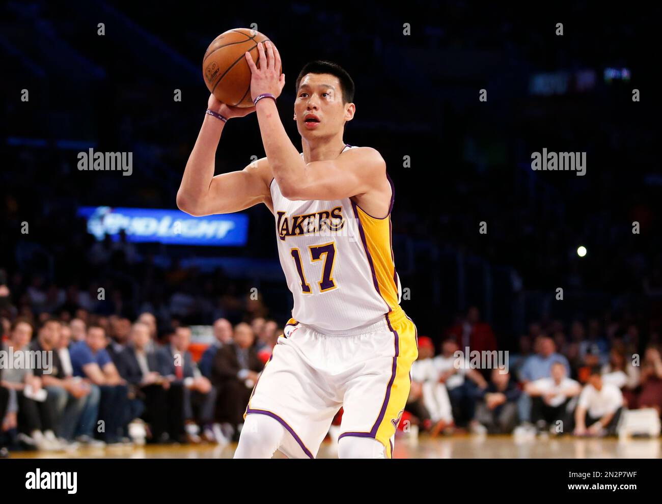 Los Angeles Lakers' Jeremy Lin shoots against the Atlanta Hawks during ...