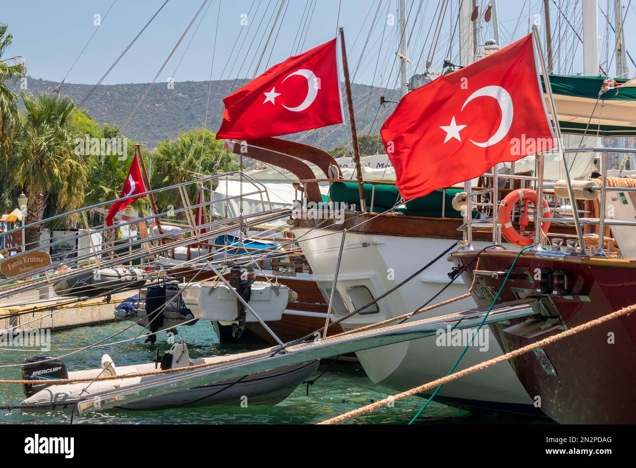 Red flags on boats hi-res stock photography and images - Alamy