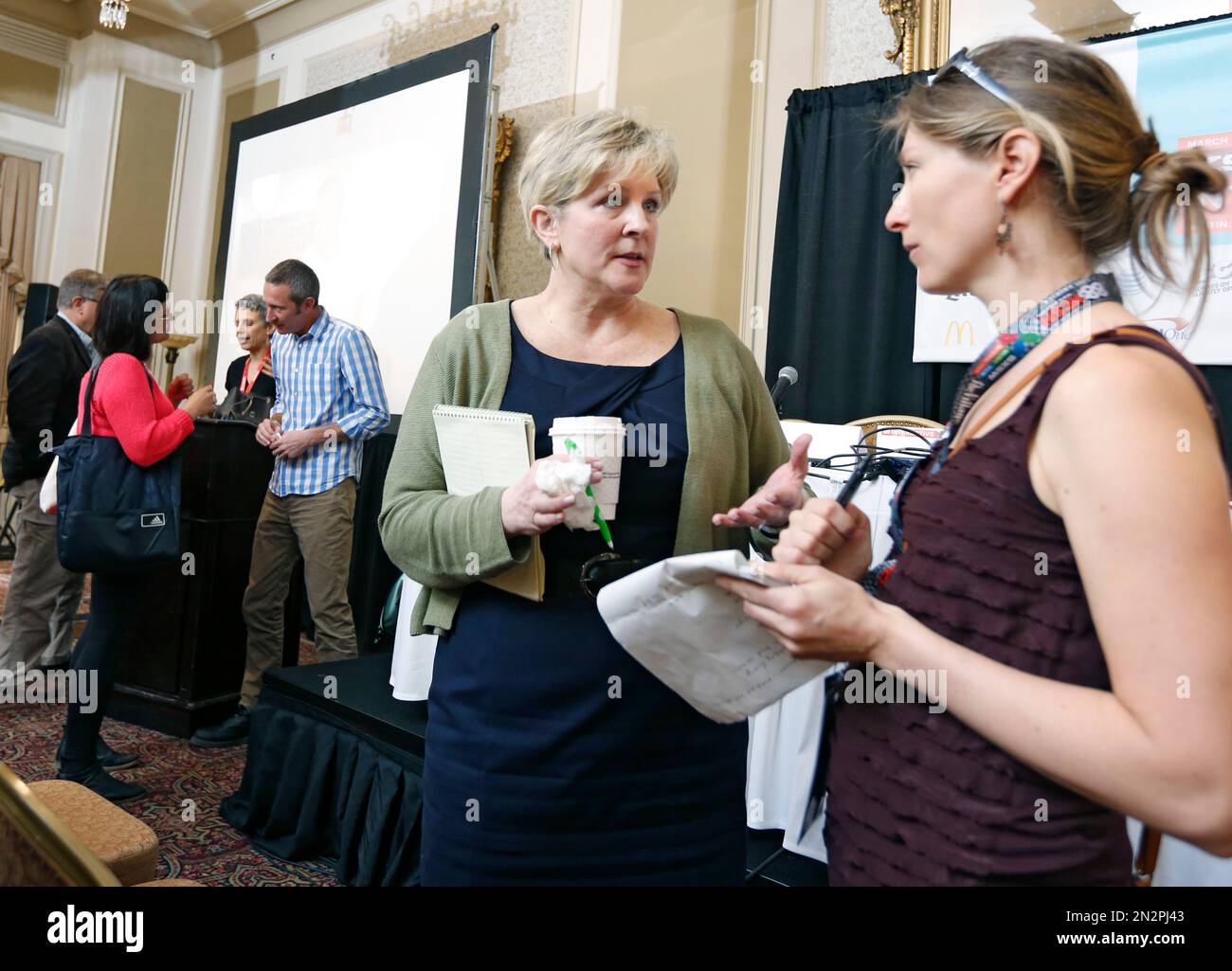 GMO Answers spokesperson Cathy Enright, center, answers consumers ...