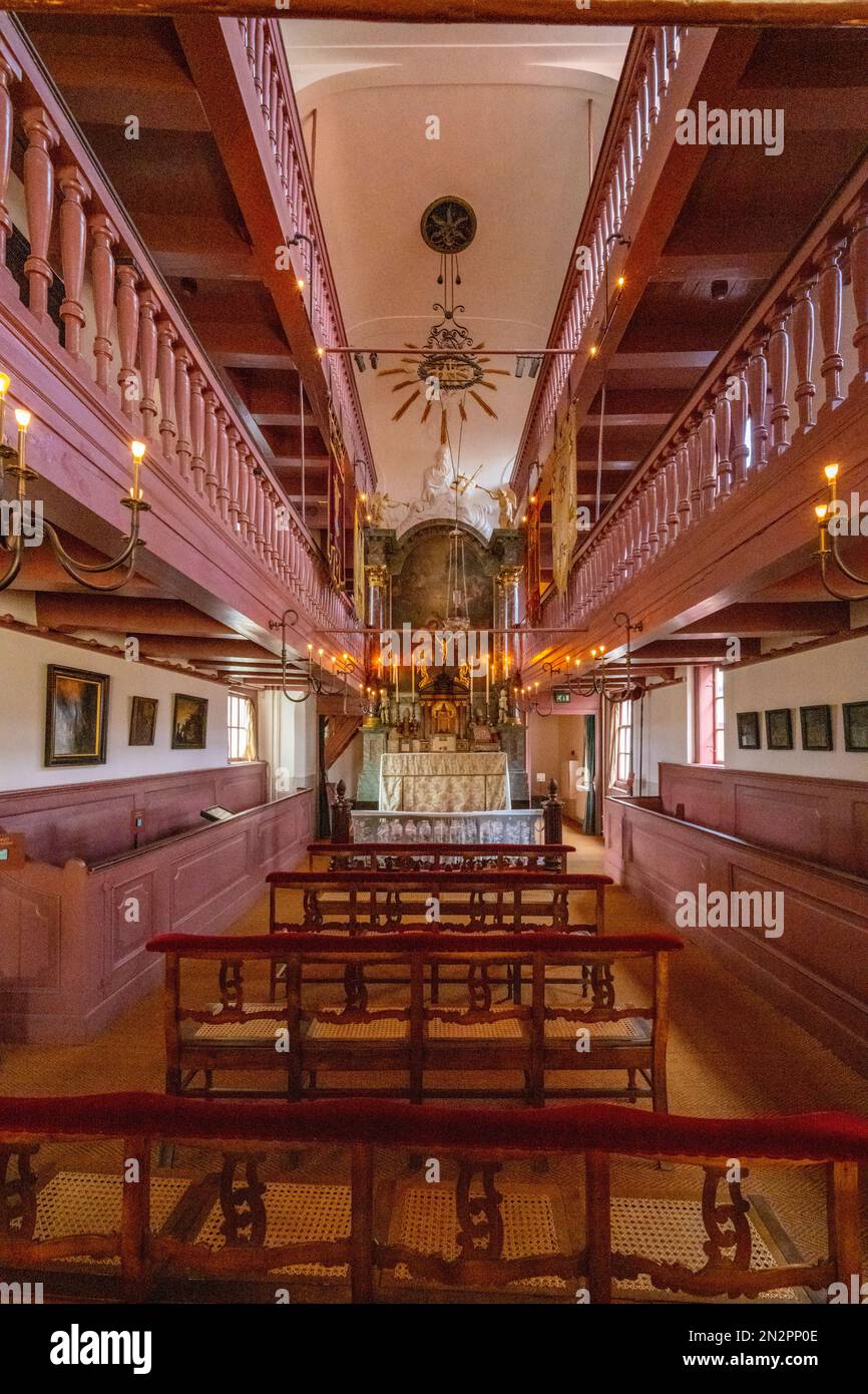 Inside catholic church chancel hi-res stock photography and images - Alamy