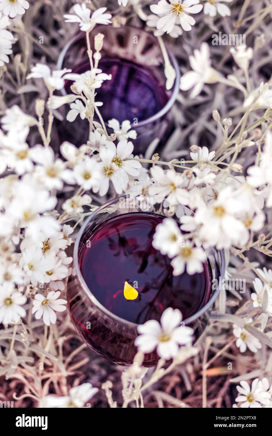 Elegant floral party hi-res stock photography and images - Alamy